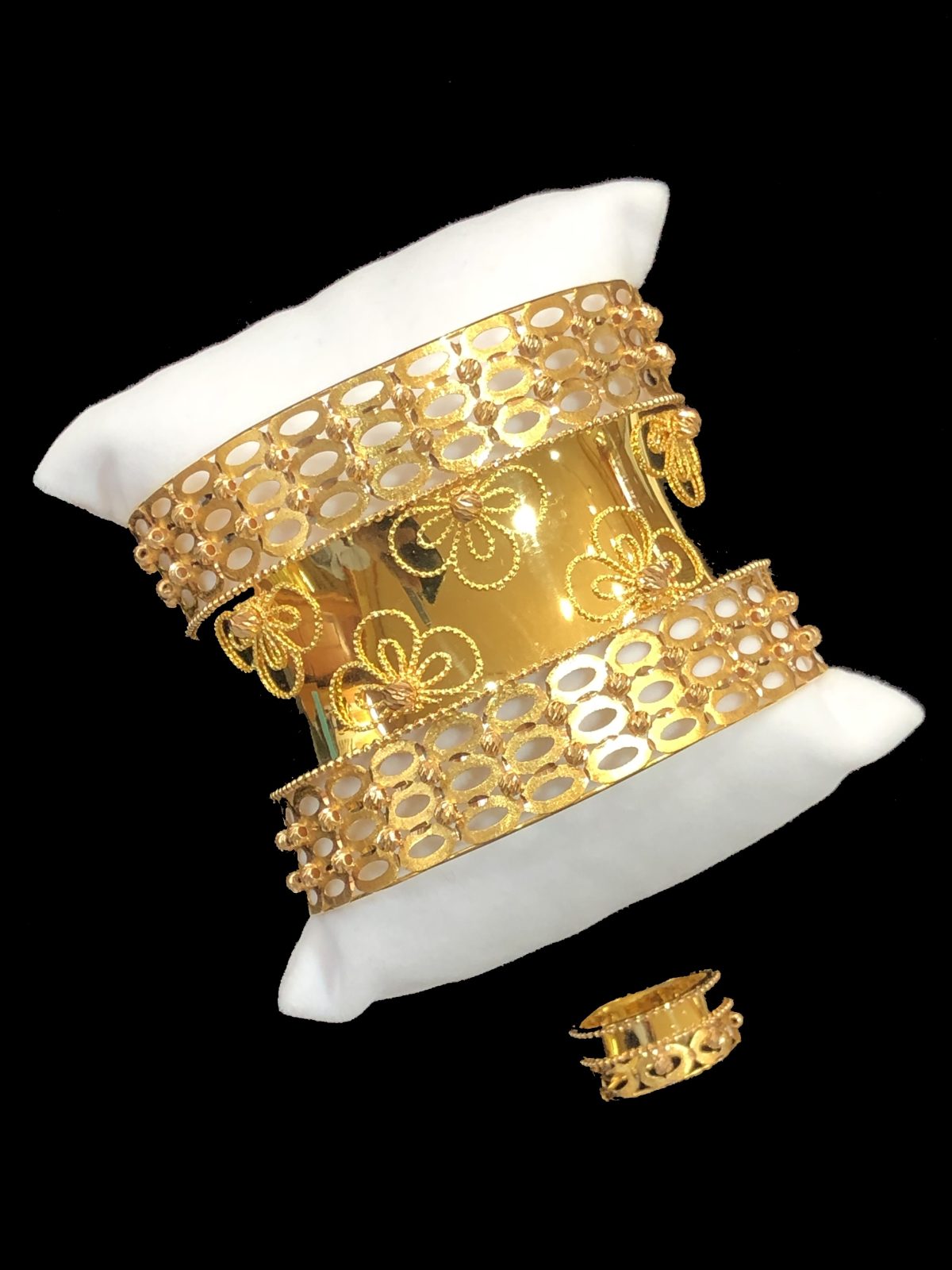 Yellow Gold Bangles | Alquds Jewelry